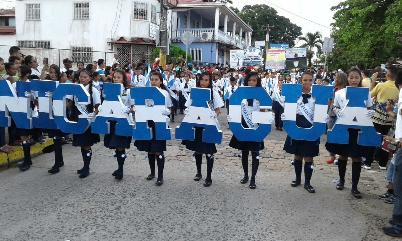 Estudiantes de Secundaria de Bluefields desfilan en Amor a Nicaragua ...