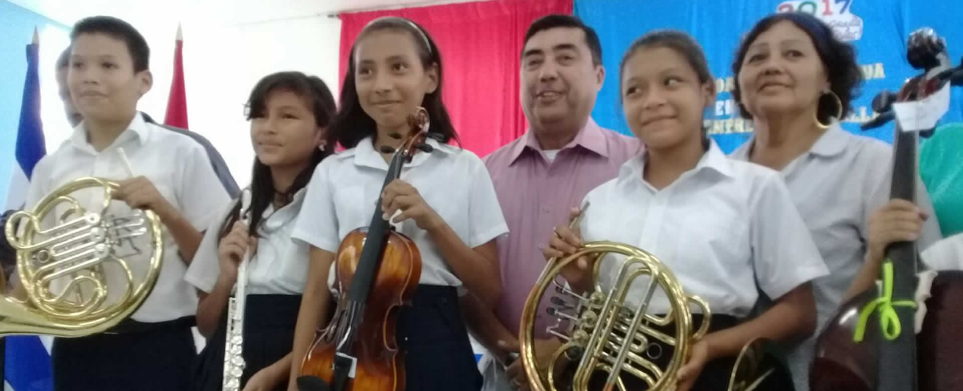 Colegios del distrito I y V reciben instrumentos musicales : Viva ...