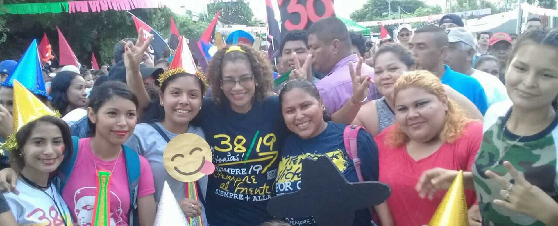 Compañera Reyna Rueda comparte con familias del Distrito I el ...