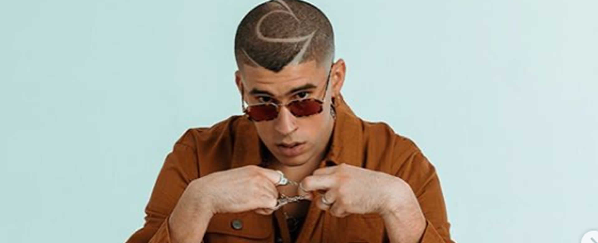 Bad Bunny enciende las redes al publicar una foto donde aparece desnudo en la cama : Viva ...