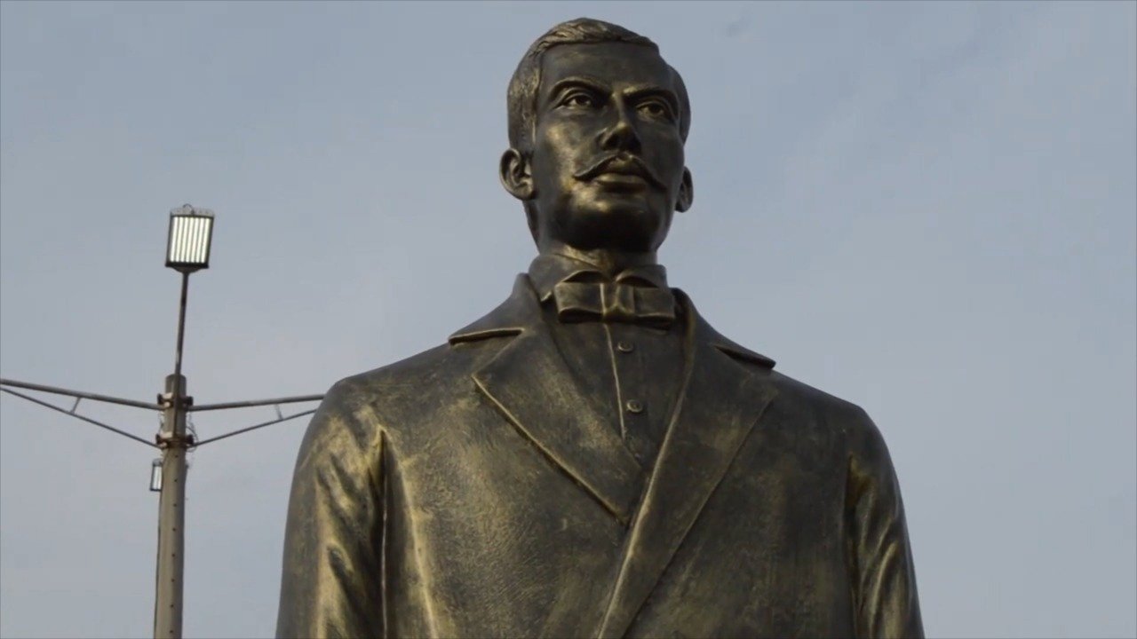 Bluefields erige busto en honor al 92 Aniversario del tránsito a la ...