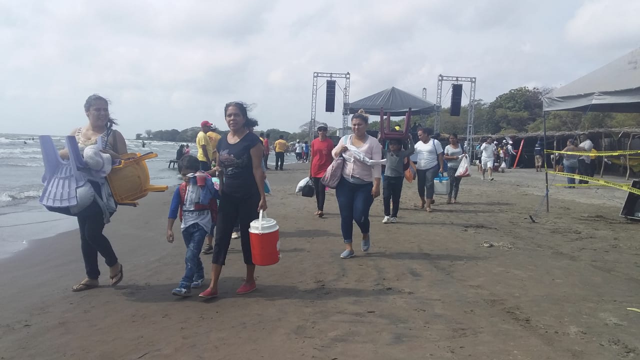 Bautismo masivo del Ministerio Restauración en bahía El Menco, Rivas ...