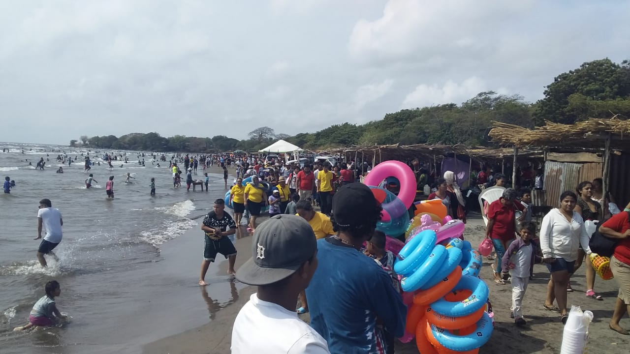 Bautismo masivo del Ministerio Restauración en bahía El Menco, Rivas ...