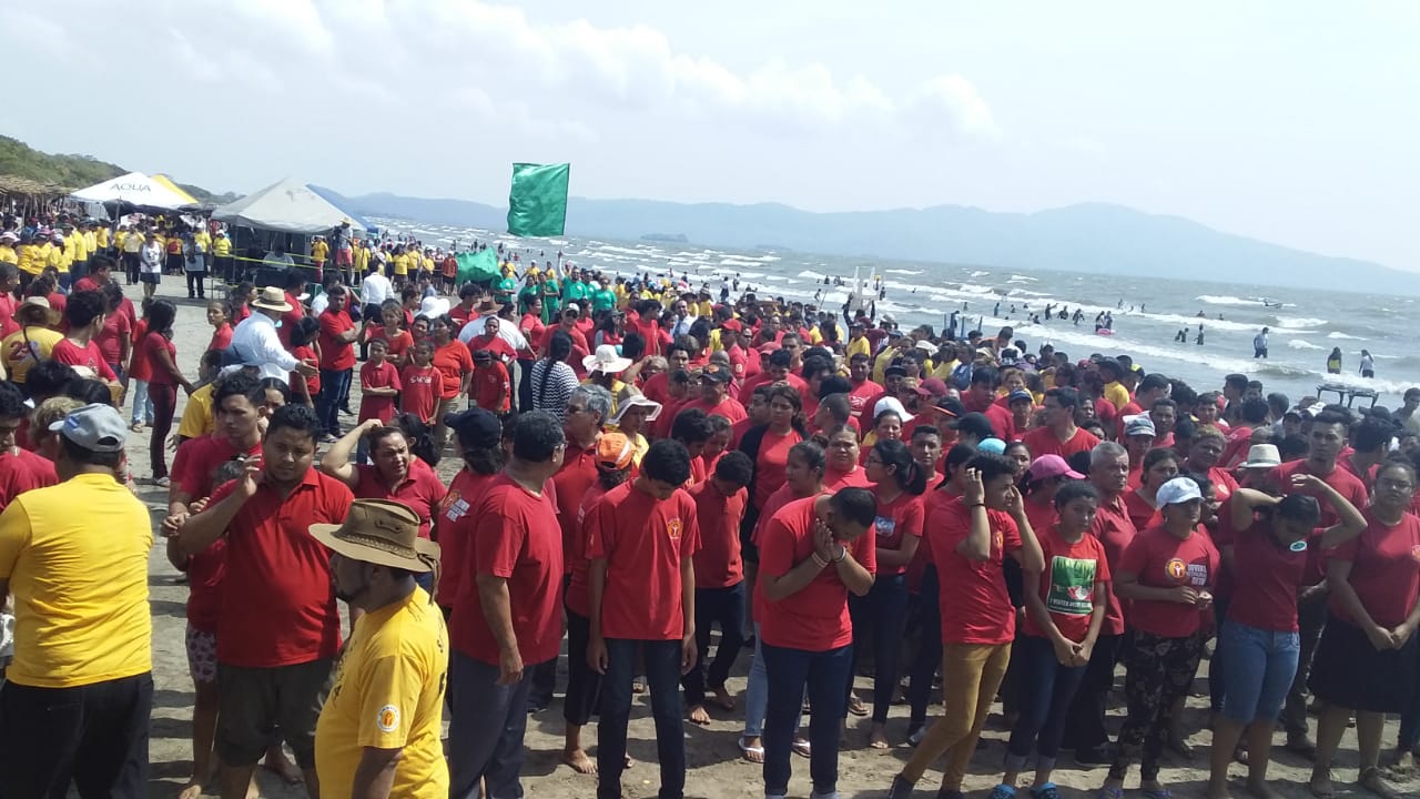 Bautismo masivo del Ministerio Restauración en bahía El Menco, Rivas ...