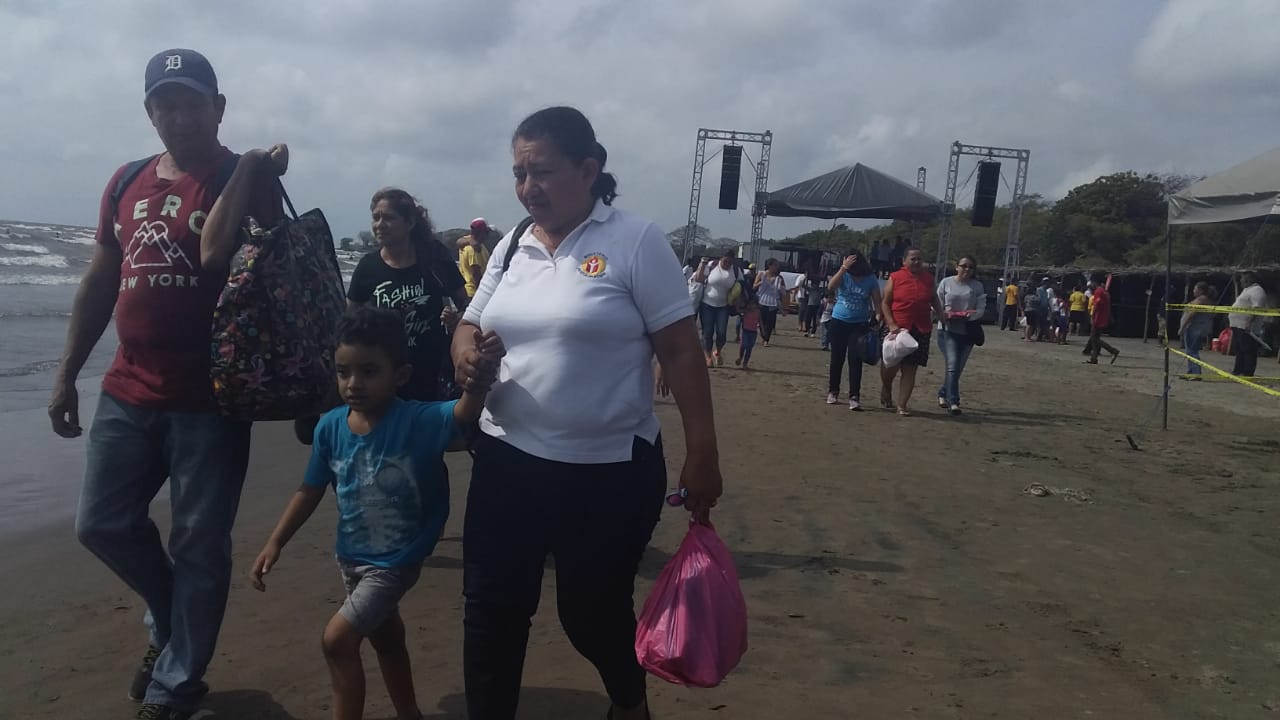 Bautismo masivo del Ministerio Restauración en bahía El Menco, Rivas ...