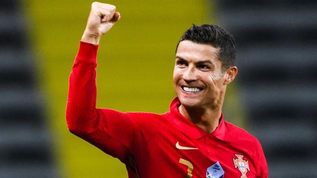 Club árabe ofrece 300 millones de euros a Cristiano Ronaldo Club árabe ofrece 300 millones de euros a Cristiano Ronaldo