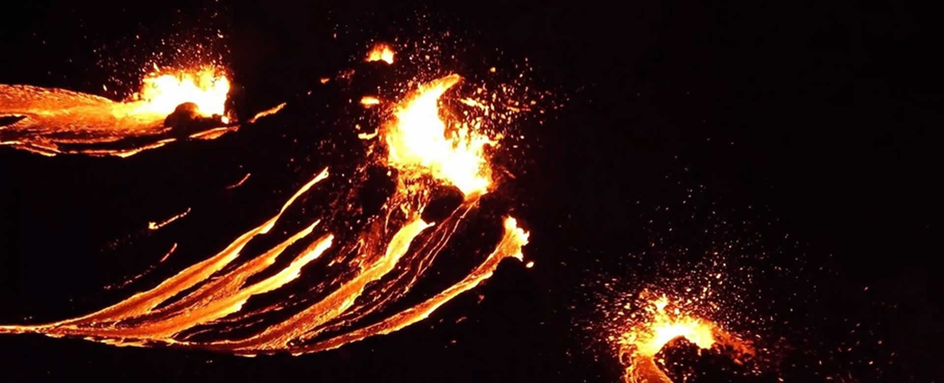 ¡Impresionante! Dron capta resplandecientes ríos de lava en un volcán ...