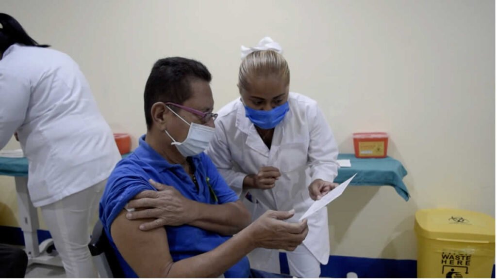 Pacientes del Hospital Cruz Azul son inmunizados con segunda dosis de ...