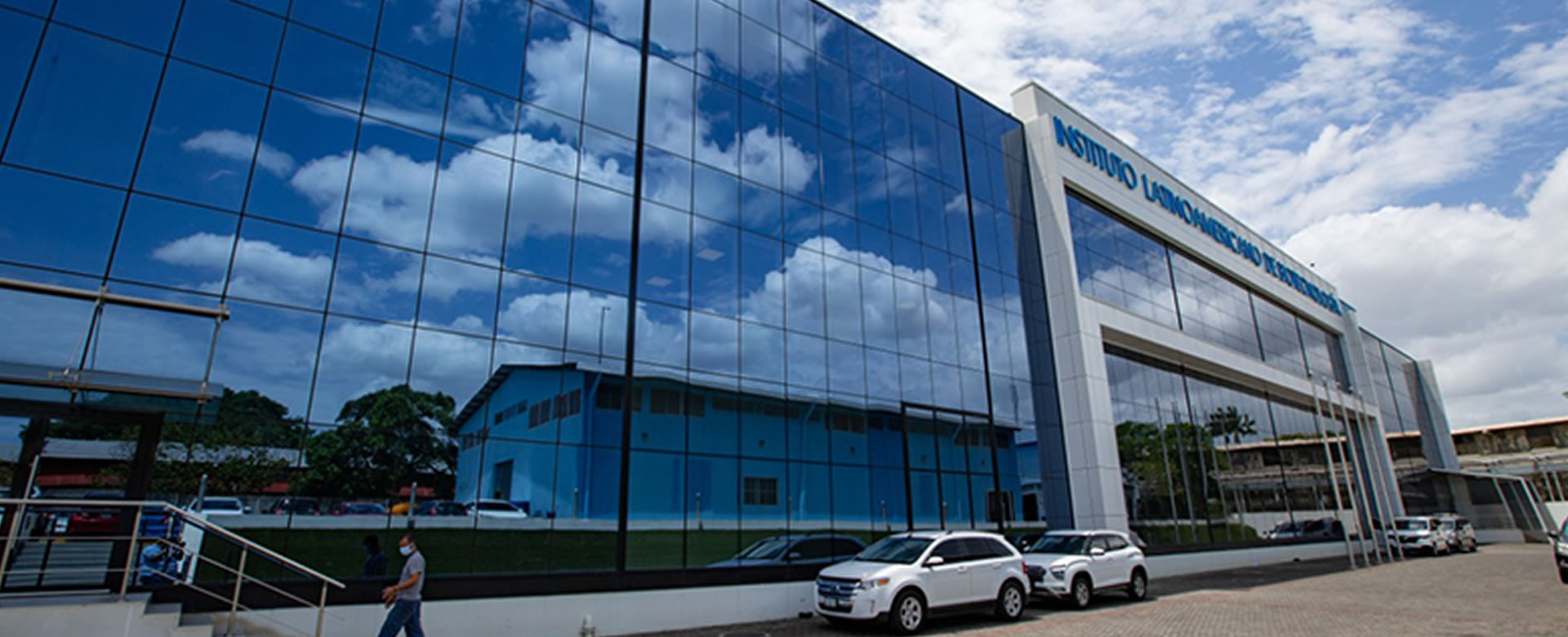 Instituto Mechnikov analiza producción de vacunas rusas contra la Covid ...