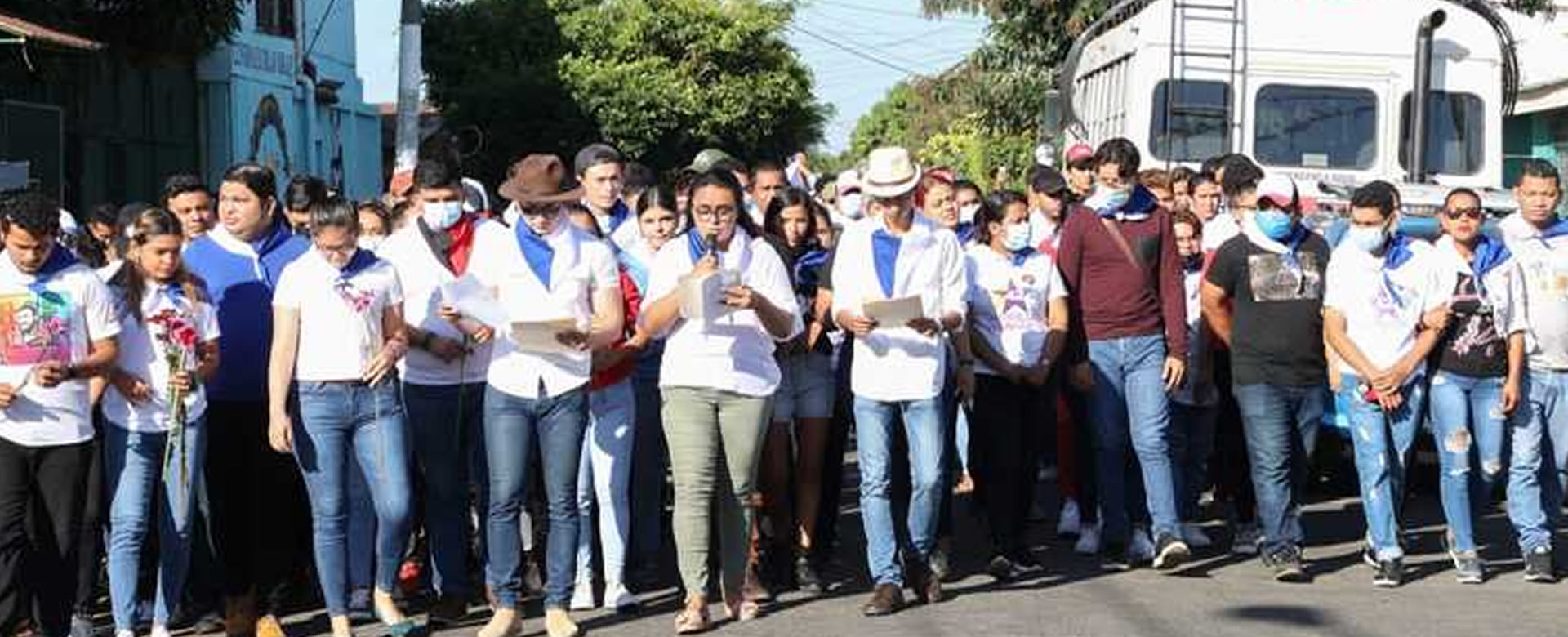 Juventud nicaragüense rinde homenaje al poeta y guerrillero Leonel Rugama