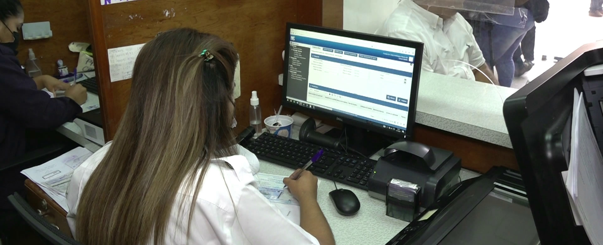 Migración y Extranjería detalla servicios en sede de Multicentro las Américas