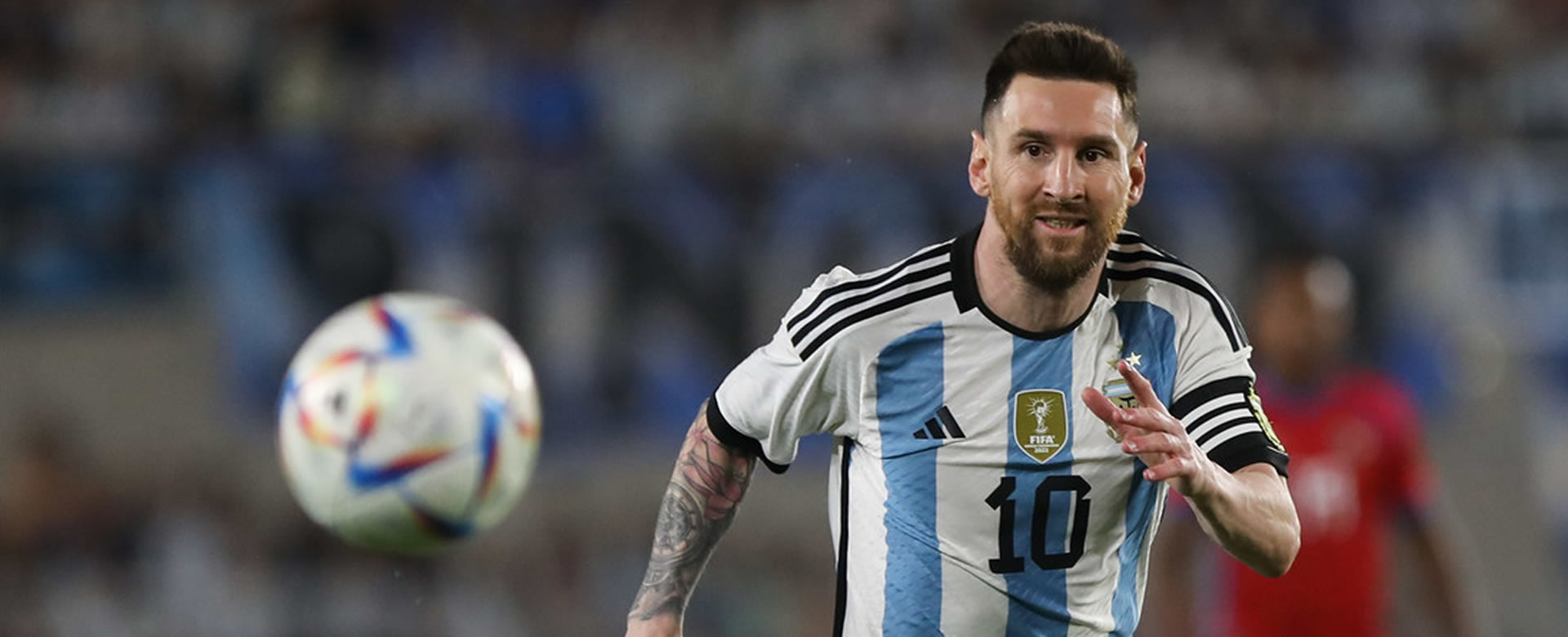 Lionel Messi, el mejor jugador del mundo marca su gol 100 con Argentina