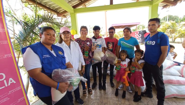 Ministerio de Familia entrega paquetes alimenticios a madres de partos ...