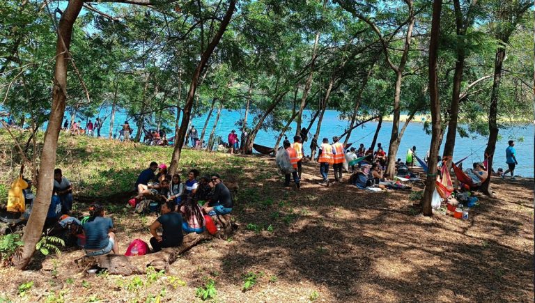 Familias disfrutan del verano en las cálidas aguas de Venecia en Masatepe