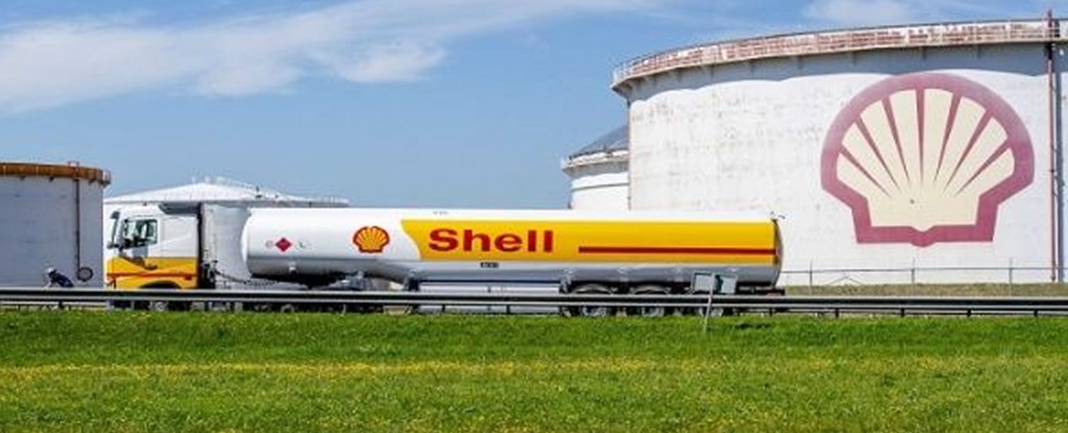 Gran incendio en sede de compañía Shell en Texas, EE.UU.