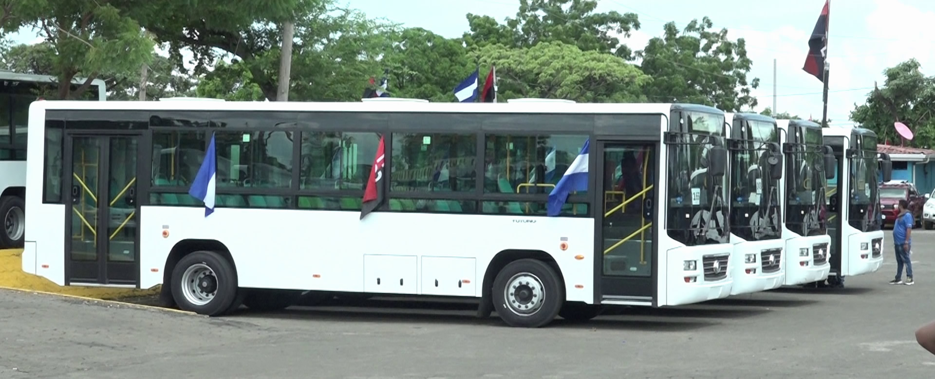 Entregan 117 unidades de buses chinos a transportistas de Managua