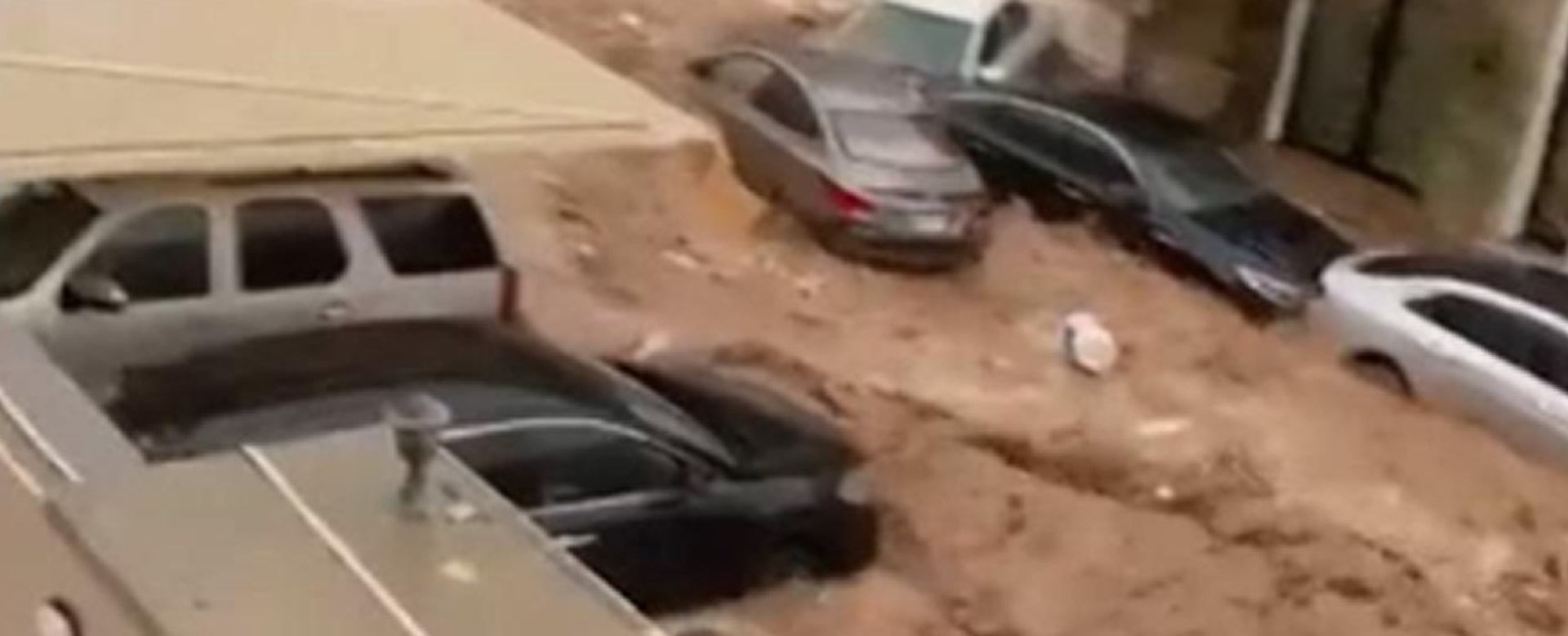 Lluvias Torrenciales Sin Precedentes Paralizan La Ciudad Yeda En Arabia