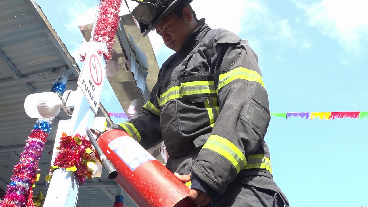 Inspección rigurosa de bomberos en tramos de venta de pólvora garantiza seguridad