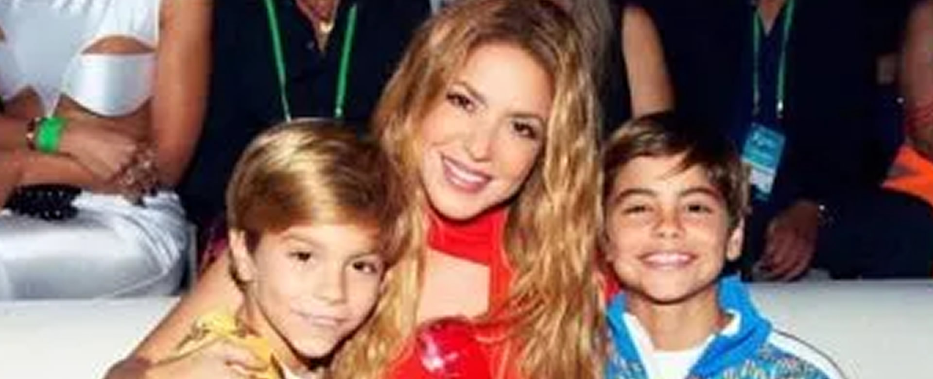 Hijo mayor de Shakira sorprende a fans al debutar como baterista