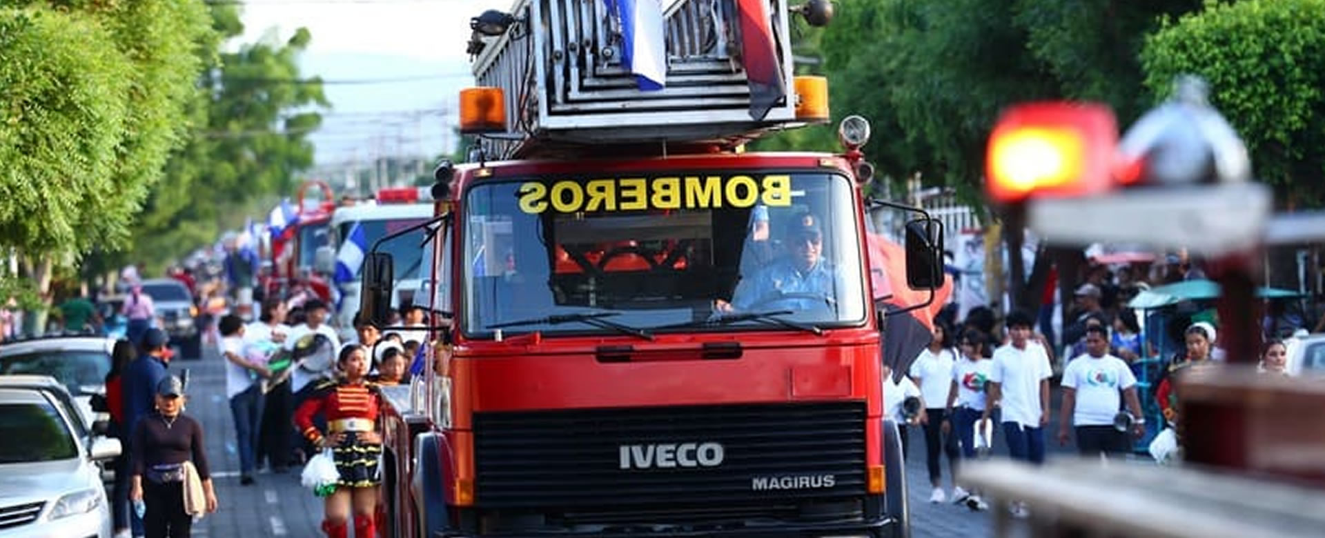 Realizan desfile de comparsas y camiones de Bomberos por la Paz en el ...