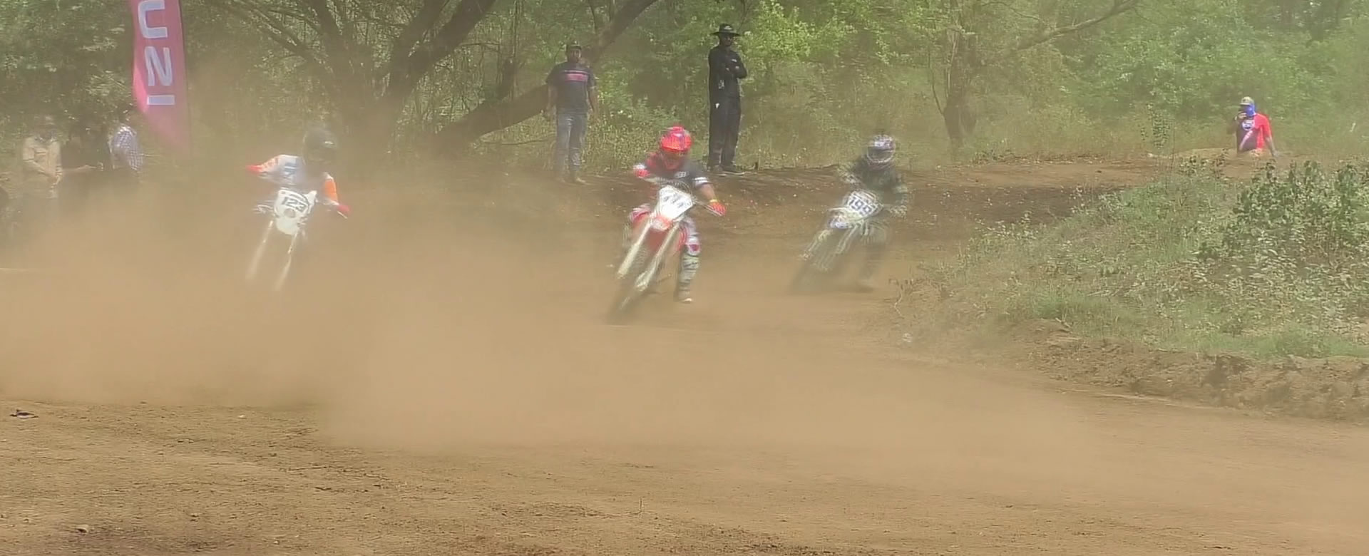 Adrenalina pura en la tercera edición del Campeonato de Motocross en León