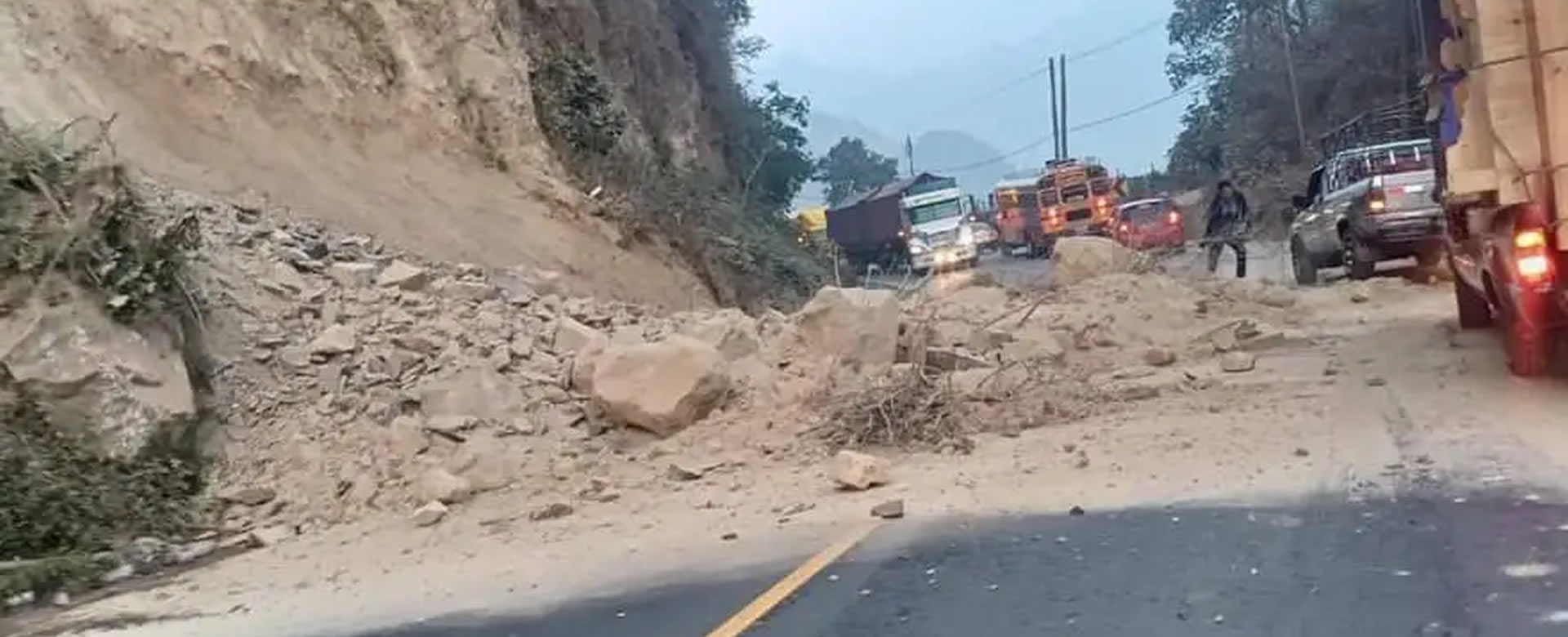 Reportan derrumbes a causa de sismo de 6.5 en los límites de Guatemala ...