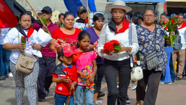 Nicaragüenses recuerdan a los héroes y mártires de la Revolucion