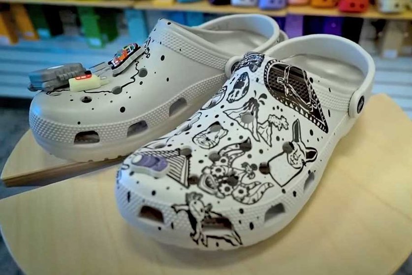 Luisito Comunica lanza edición limitada de chinelas Crocs