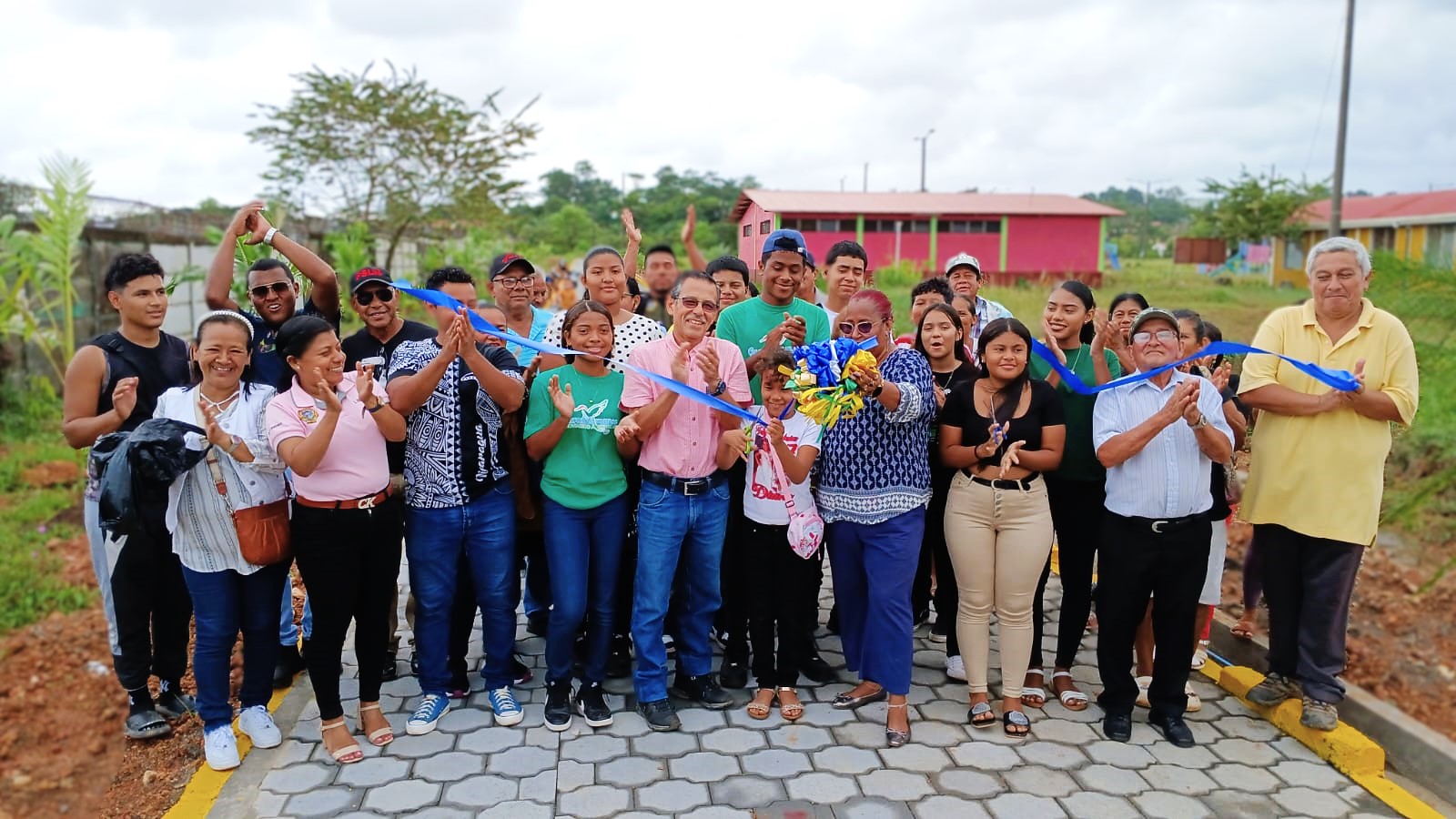 Inauguran calle adoquinada en la plaza George Hodgson de Bluefields
