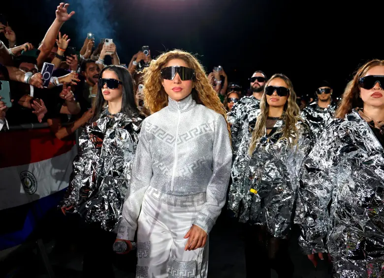 Shakibecca logra caminar junto a Shakira tras polémica de celos