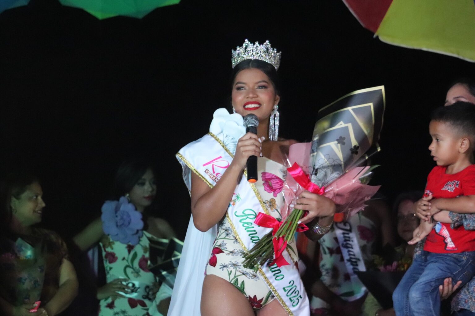 Con carisma y belleza, Dayanara Durán es coronada Reina de Verano 2025