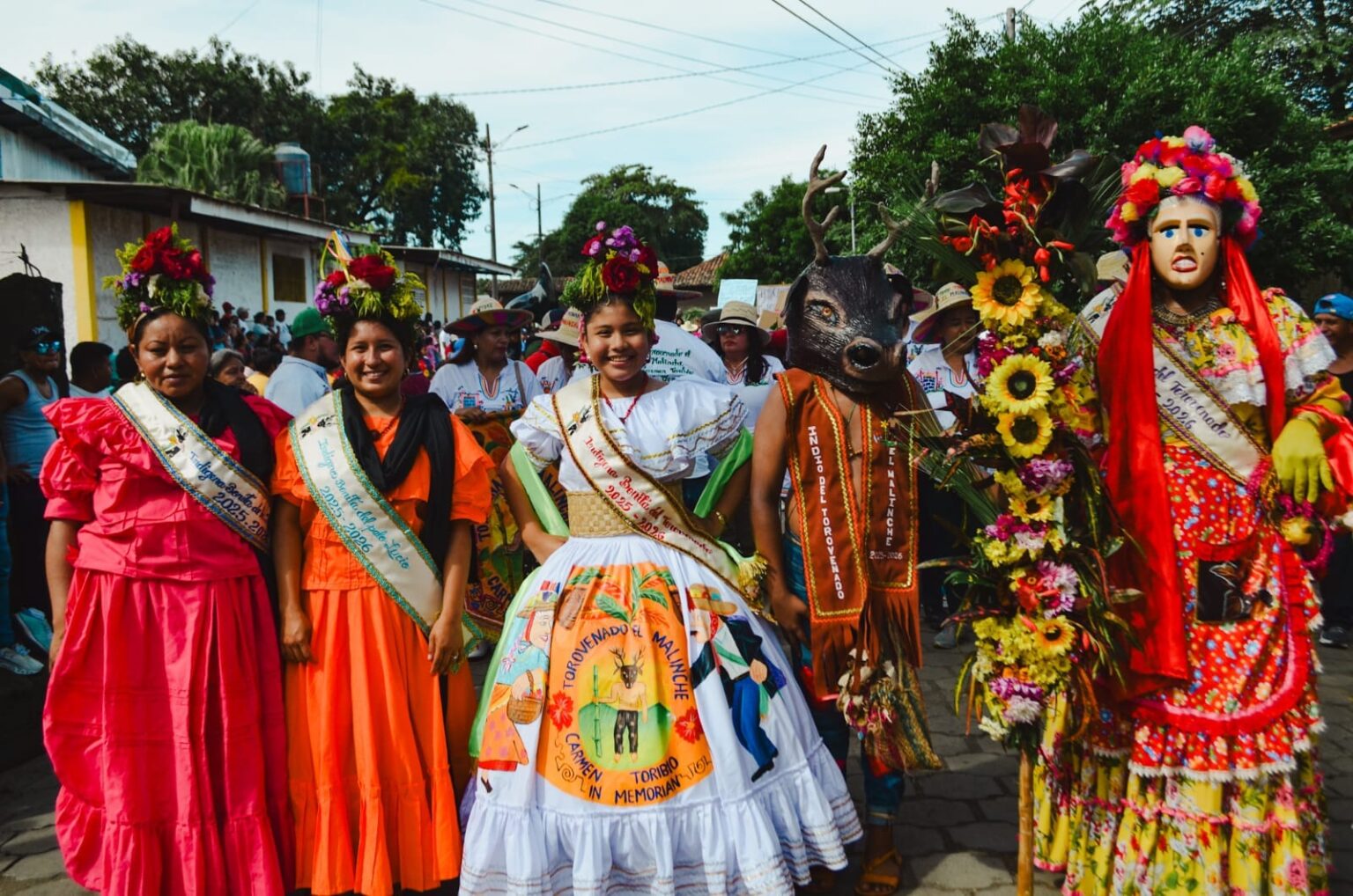 El Torovenado El Malinche llena de color y las calles de Masaya en su ...